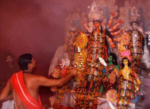 দূর্গা পূজা: দেখেনিন উত্তর ও দক্ষিণ কলকাতার সেরা বনেদি বাড়ির দূর্গাপূজা